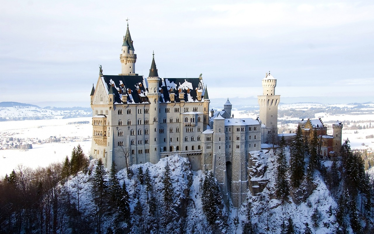 Schloss Neuschwanstein: Explore the Fairytale Castle in the Bavarian Alps